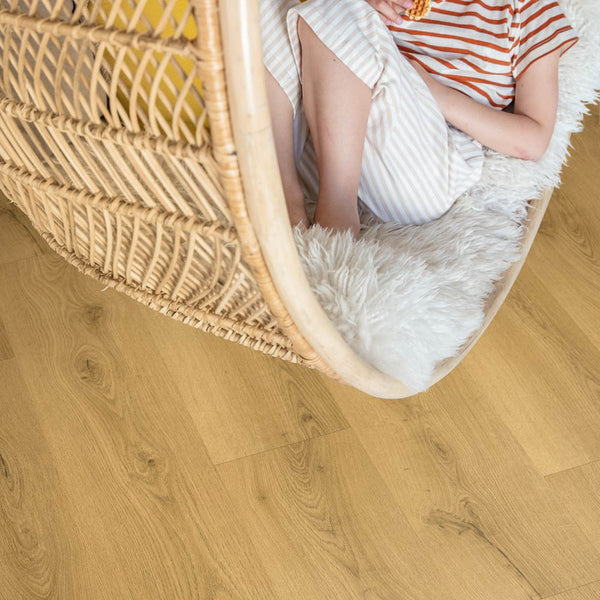 Light Classic Oak CLM5787 Classic 8mm Laminate | Online Carpets