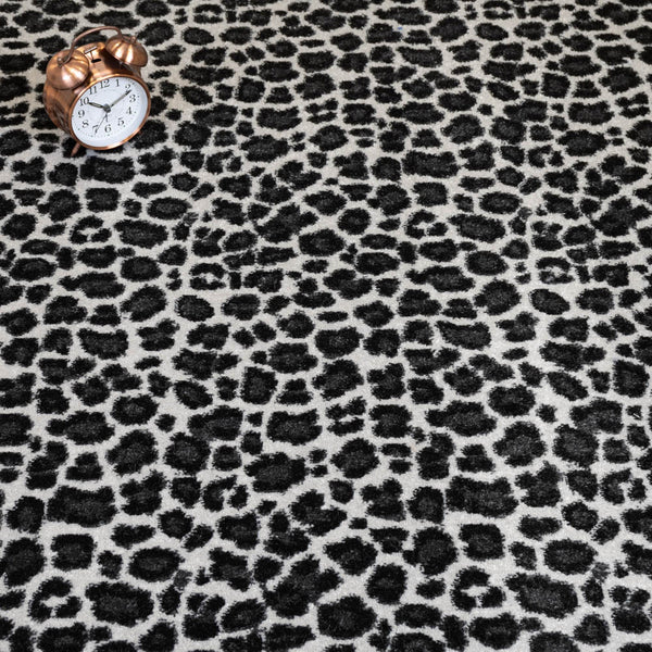 Snow Leopard JAG45 Tribes & Clans Wilton Carpet | Online Carpets